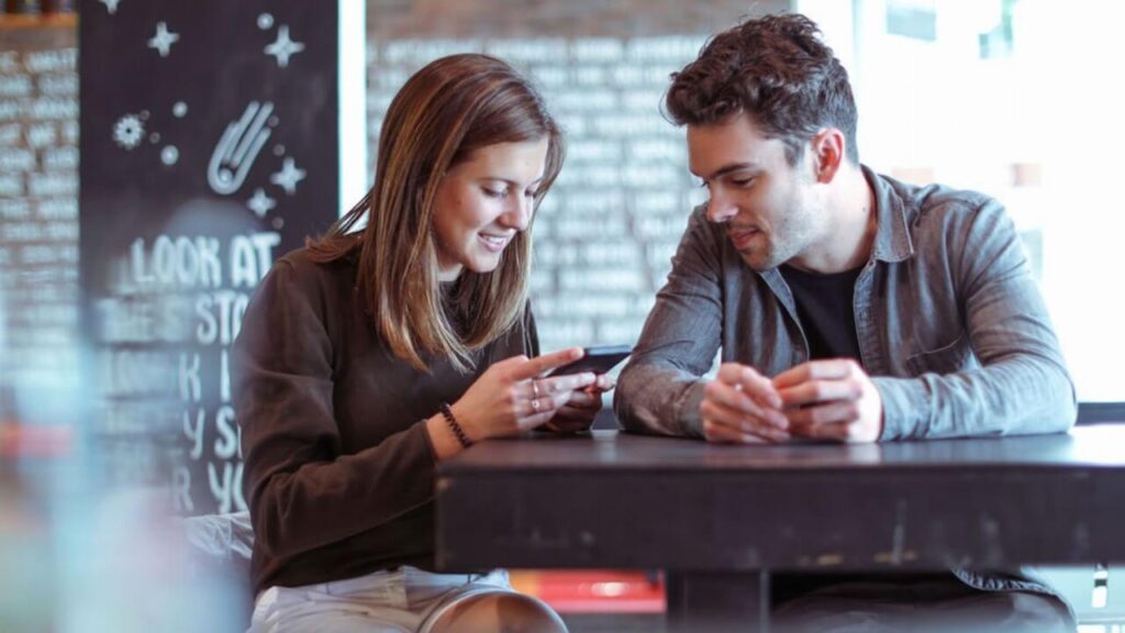 Online Flirten: Mit diesen 17 Tipps machst Du nie was falsch