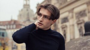 Mittelscheitel bei Männern: Wie man ihn stylt & wem er steht